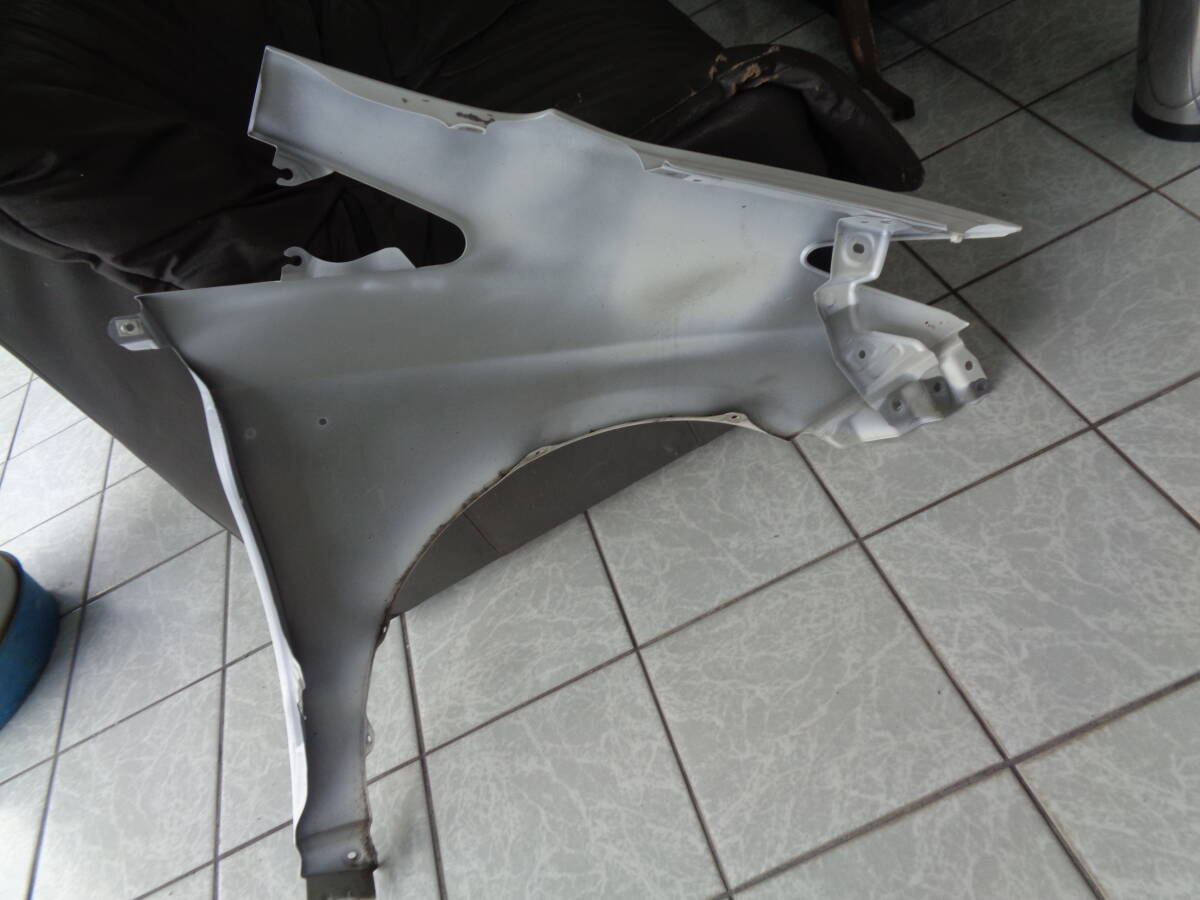 Yahoo!オークション - プリウス ZVW30 フロントフェンダー 070 パール