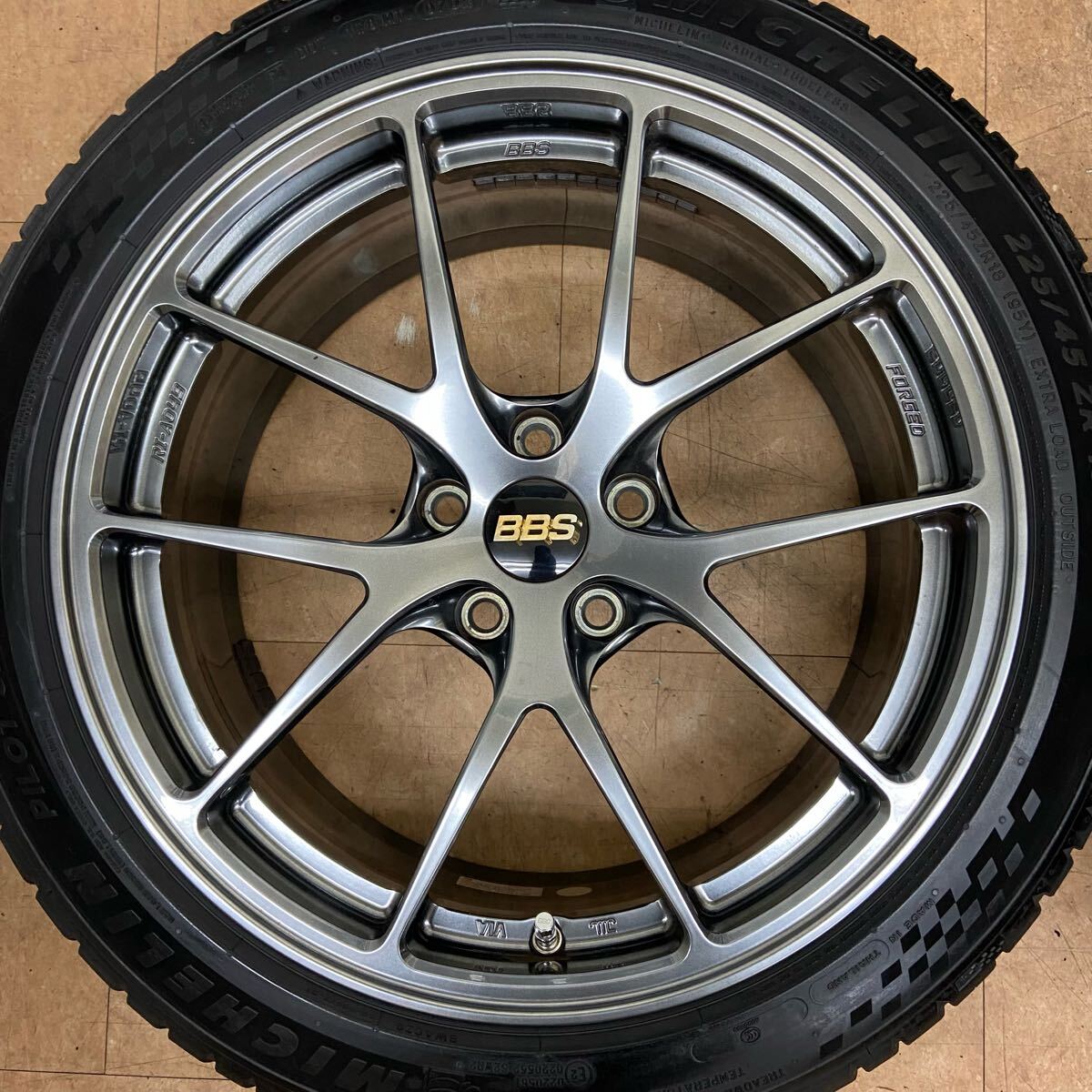 Yahoo!オークション - 送料無料 美品 BBS RI-A 18インチ RI-A047 RI-A0...