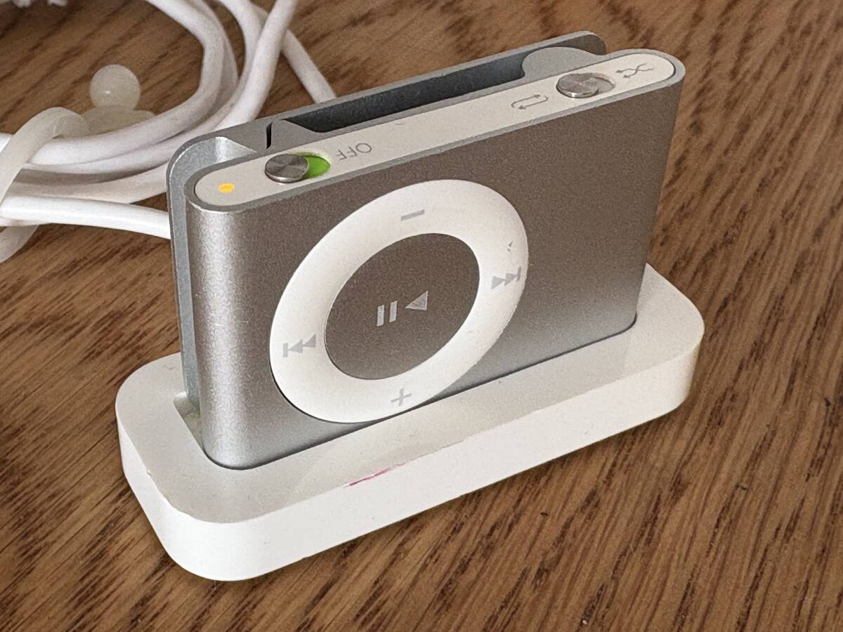 Yahoo!オークション - Apple iPod shuffle 2GB A1204 完動品 充電スタ...