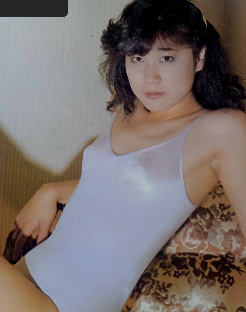 昭和の貴重な写真集（1980） 高層階の窓際で足あげなど A4 フルカラー52P 状態比較的良好 :: Yahoo!Auction｜DEJAPAN - Bid and Buy Japan ...