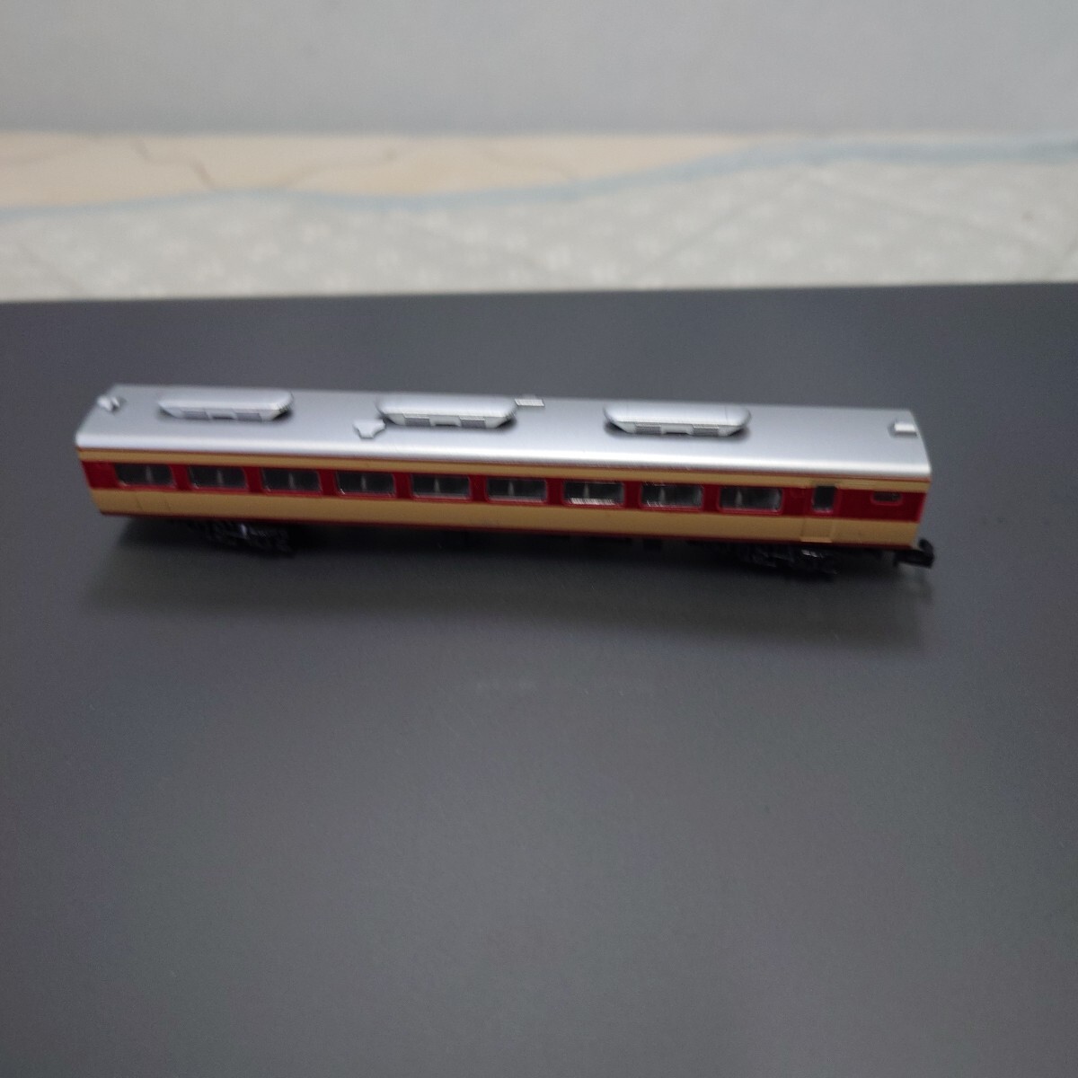 Yahoo!オークション - KATO 181系特急電車 モハ180-2 しおじ うずしお ...