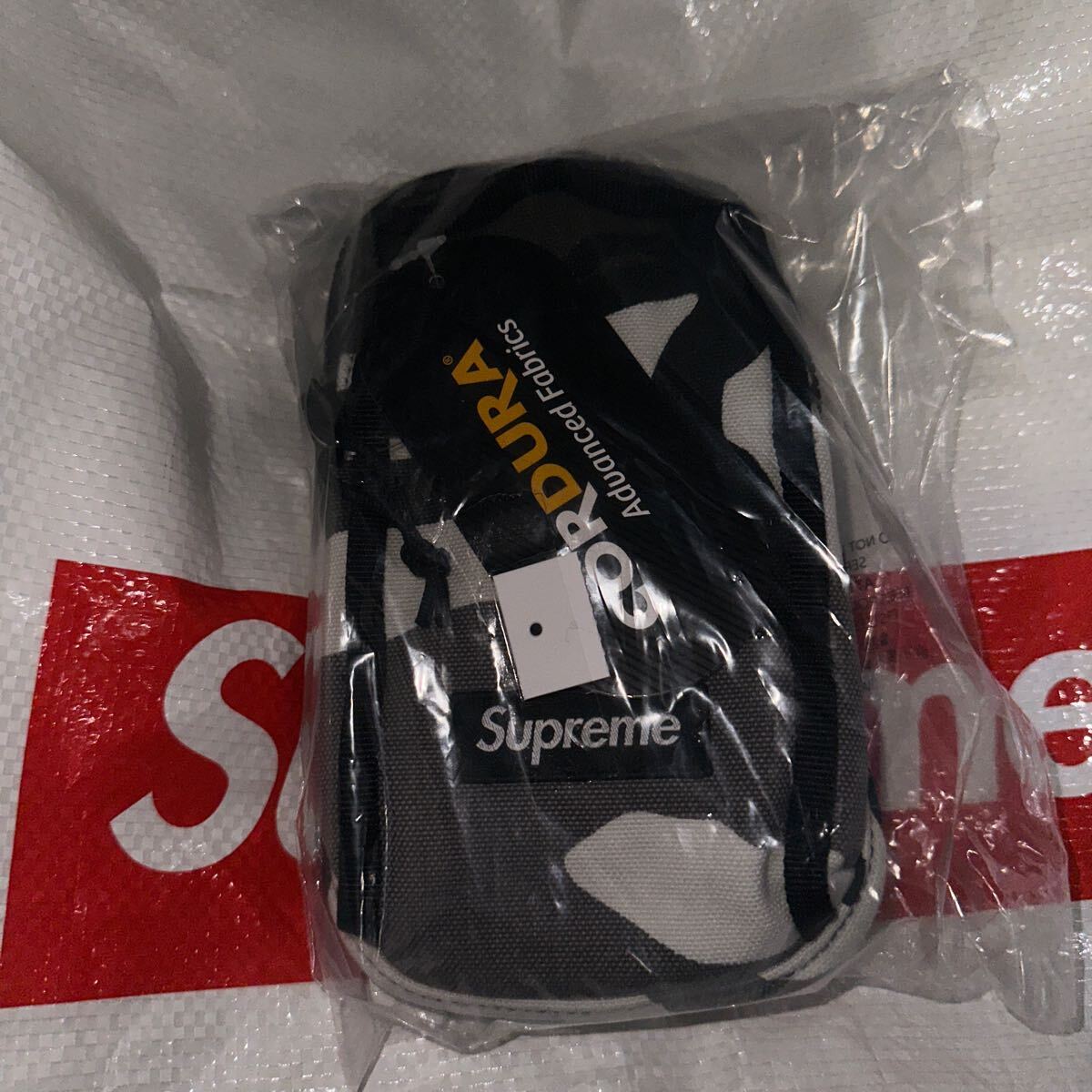 新品】25SS Supreme Camera Bag + Mini Pouch Snow Camo 新品】25SS Supreme Camera Bag + Mini Pouch Snow Camo
