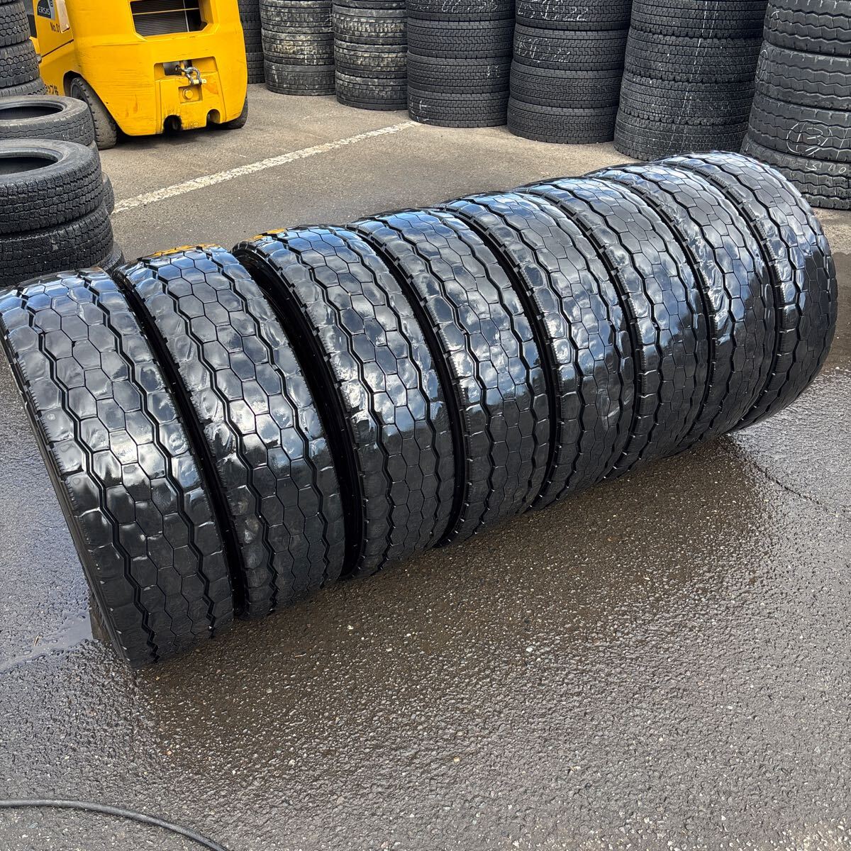 Yahoo!オークション - 245/70R19.5 DUNLOP SP638 2024年製 地山 ミック...