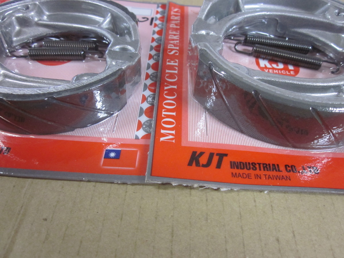 Yahoo!オークション - 送料無 新品 KJT 製 スリット有 ブレーキ シュー...