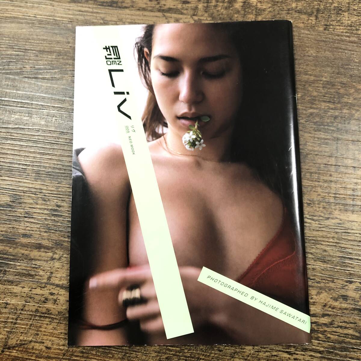 Yahoo!オークション - K-9826 月刊NEO Liv(リヴ) Liv写真集 2011年5月2...