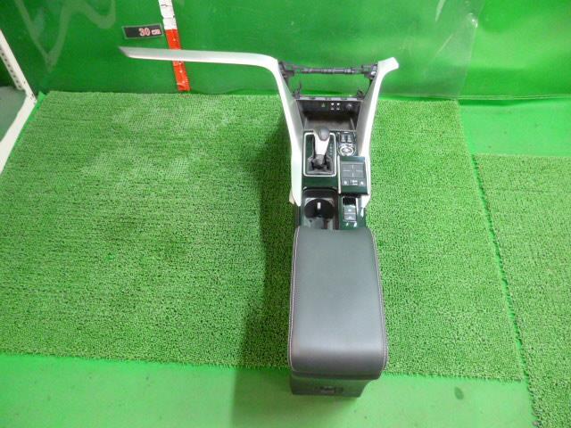 Yahoo!オークション - エクリプスクロス 3DA-GK9W コンソールボックス