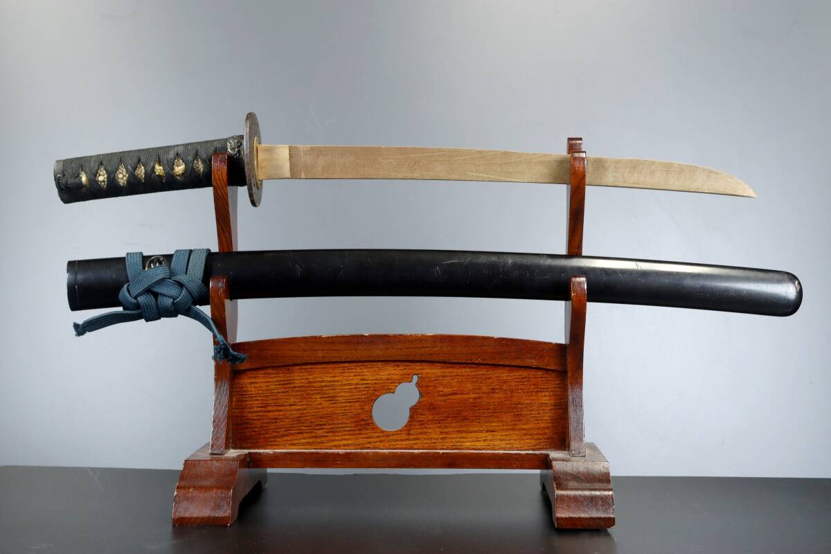 Yahoo!オークション - 【靨】時代 黒鞘雲龍象嵌縁頭 雲文鍔拵え 全長69...