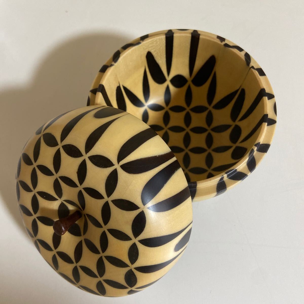 Yahoo!オークション - a1933)箱根寄木細工 金指勝悦 寄木七宝柄 Apple ...