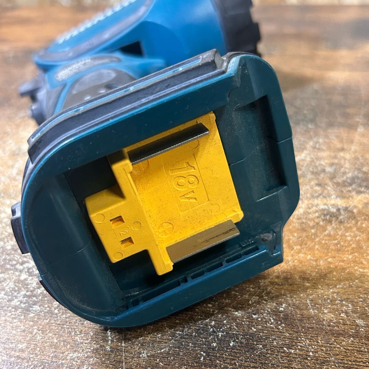 Yahoo!オークション - makita マキタ DML185 懐中電灯 ライト 18V 動作...