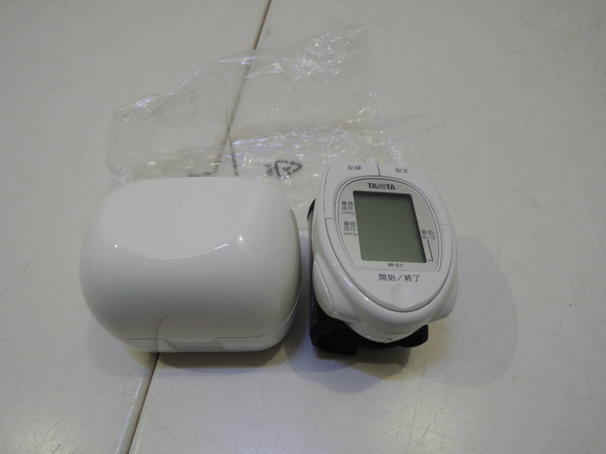 Yahoo!オークション - mm250218 タニタ 手首式血圧計 BP-E11 2024年製