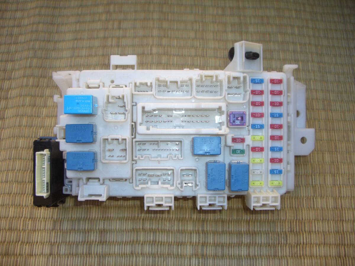 Yahoo!オークション - MK42S スペーシア カスタム XS 純正 ヒューズボ...