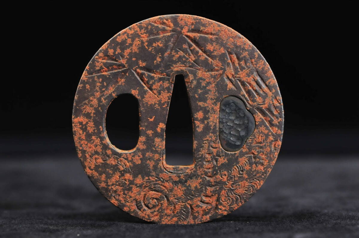 Yahoo!オークション - 【鍔】 鉄地 竹虎 丸形鍔 無銘 68×67mm 厚み 約...