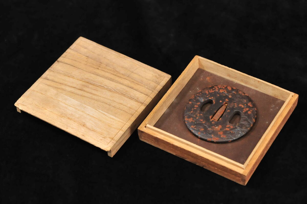 Yahoo!オークション - 【鍔】 鉄地 人物 鳥 金象嵌 丸形鍔 無銘 72×68...