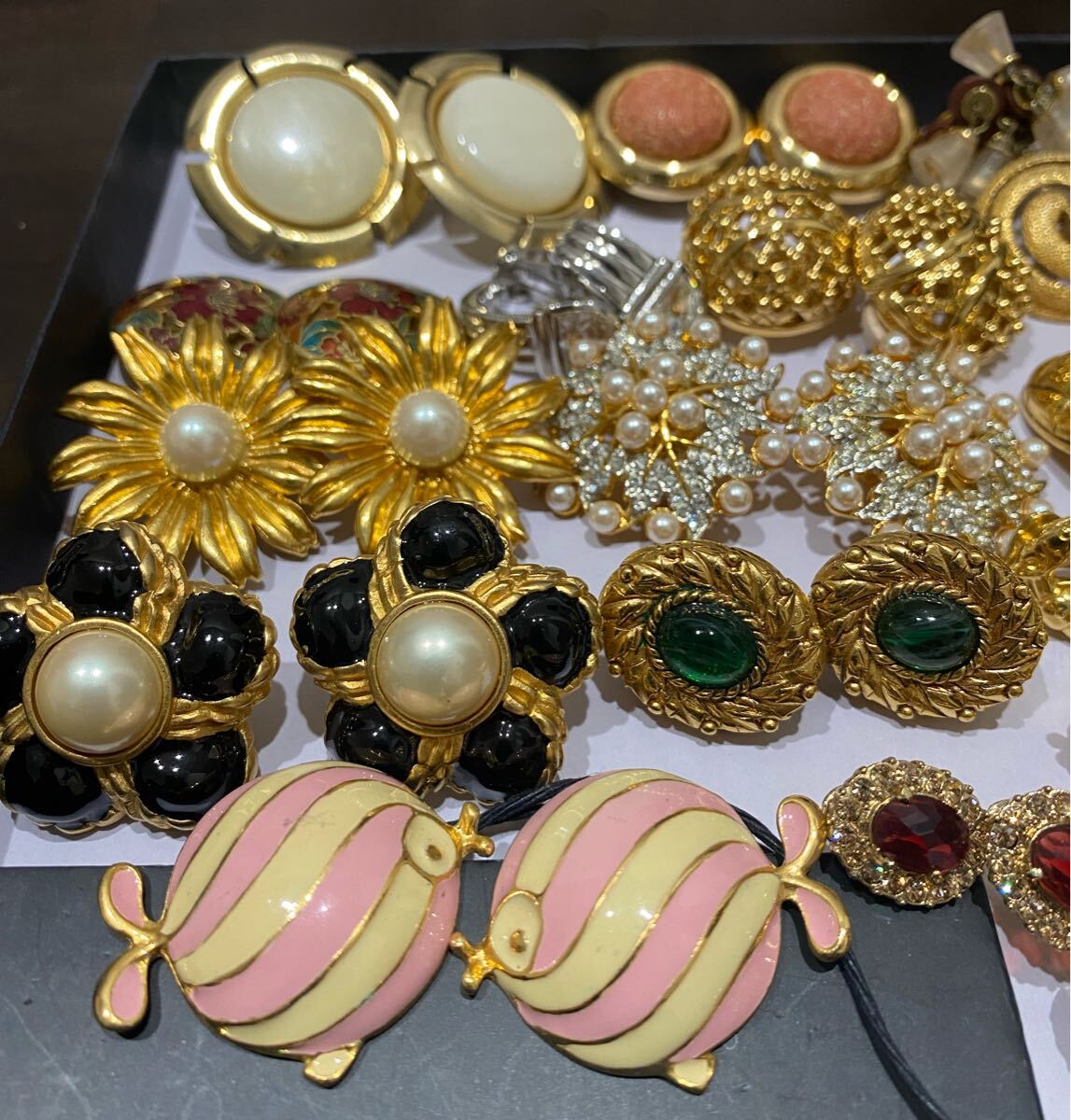 Yahoo!オークション - イヤリング大量ペア ヴィンテージ カラーストー...