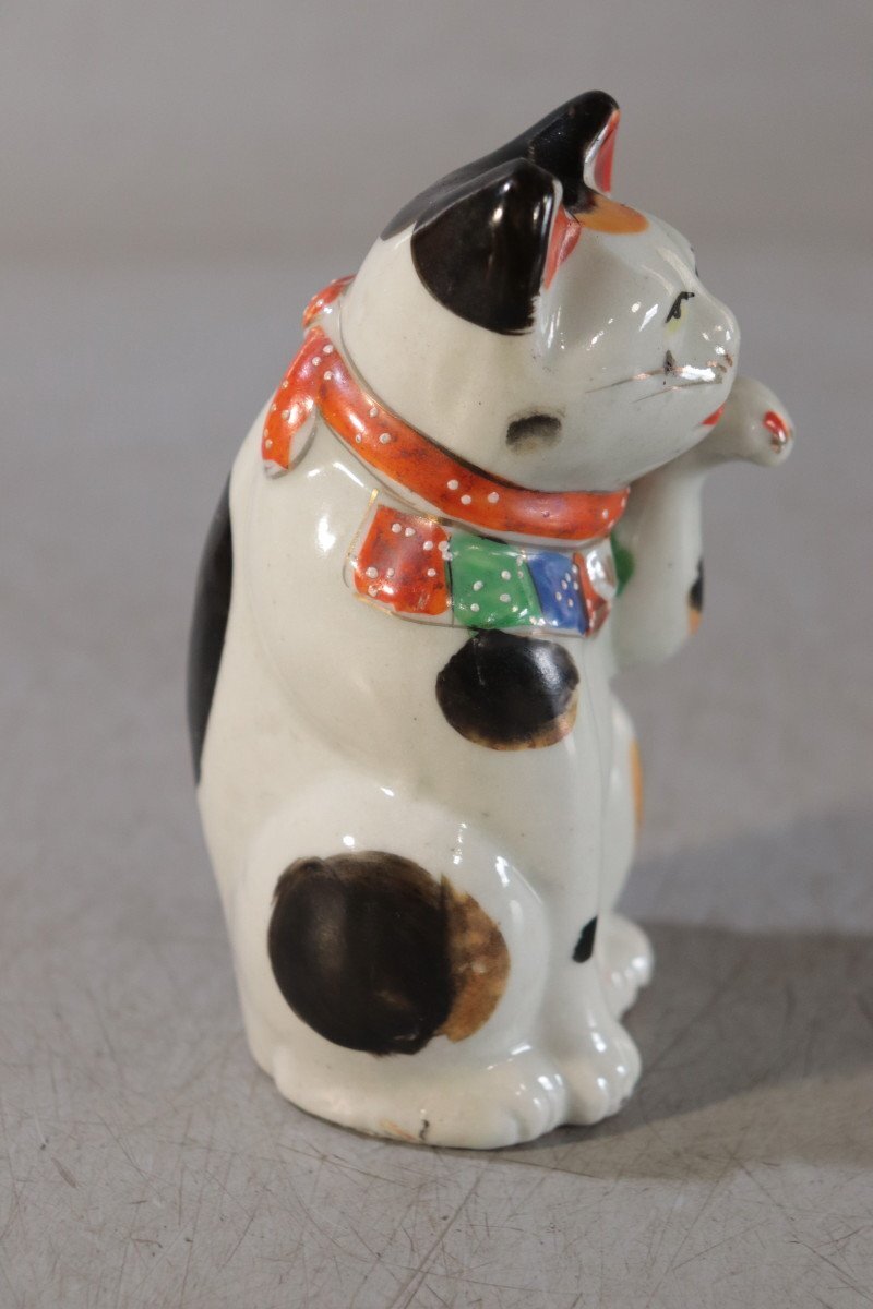 Yahoo!オークション - E892 磁器人形 猫 14cm 招き猫 縁起物 日本人形 ...