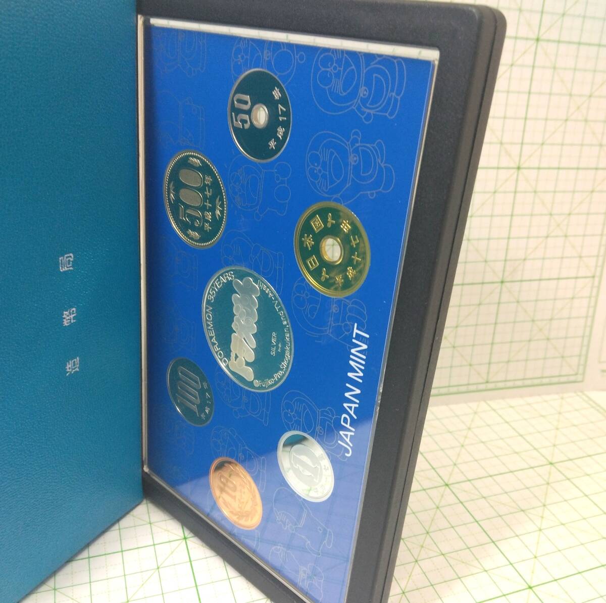 25A655 ドラえもん 2005年 プルーフ貨幣セット 誕生35周年 銀メダル入 シルバー925 記念硬貨 コイン まとめ同梱おすすめ(500円)｜売買されたオークション情報、yahooの ...