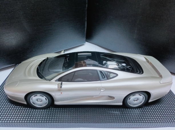 Yahoo!オークション - 送料無料 1 18 Jaguar XJ220 1992 Silver 特価
