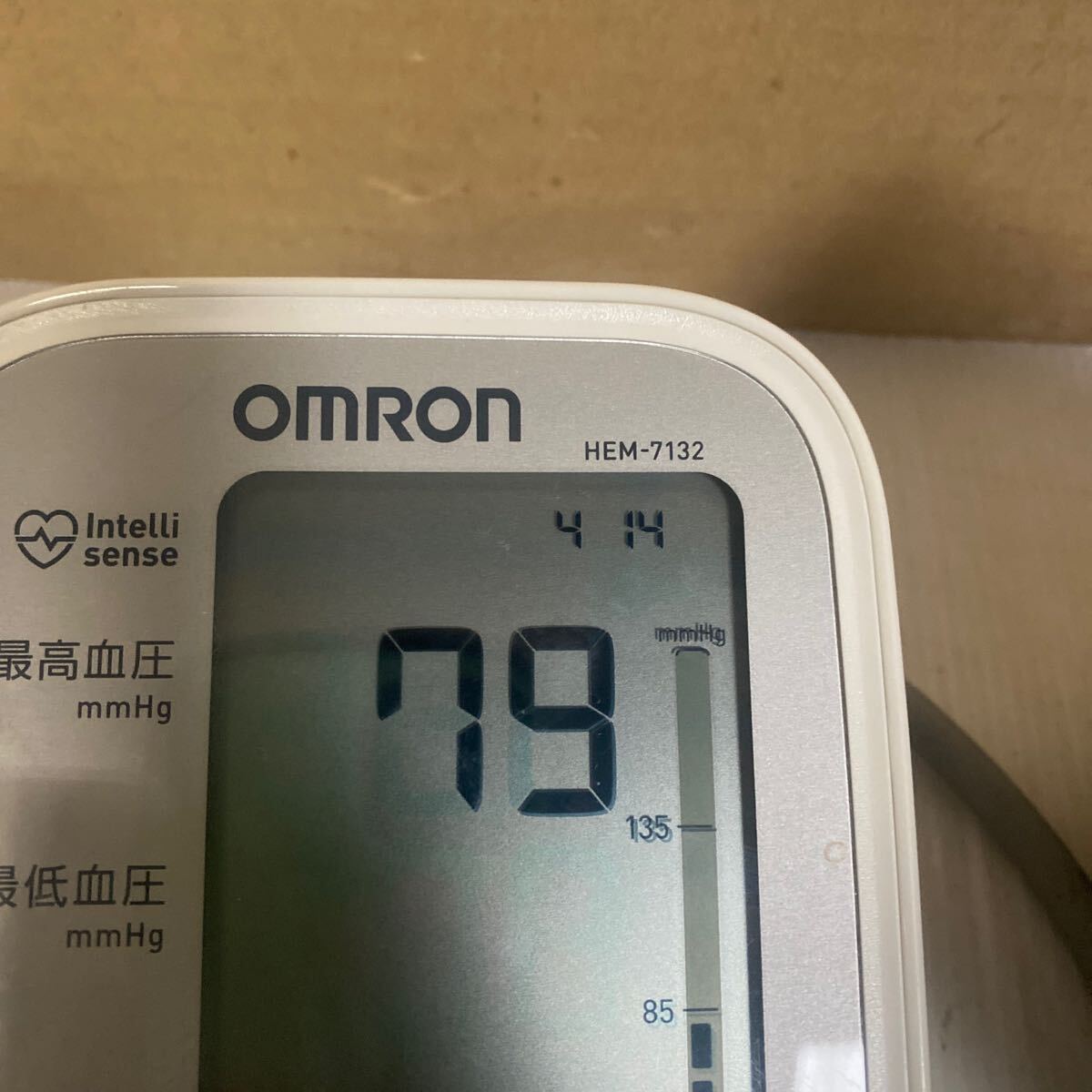 Yahoo!オークション - OMROM 上腕式血圧計 HEM-7132 電源線無し 通電確...