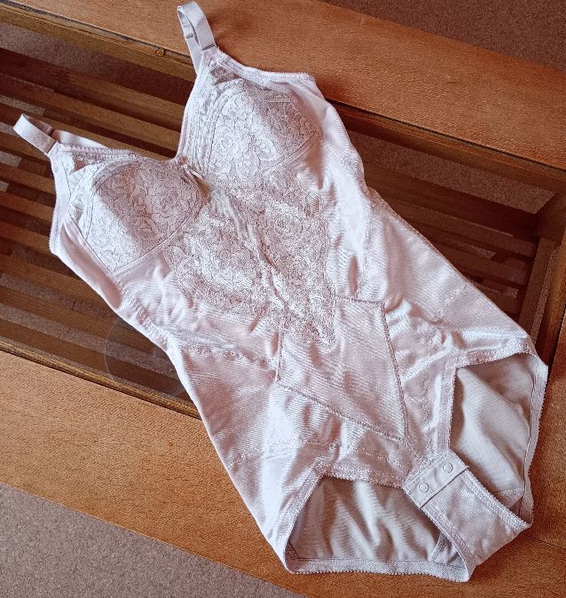 Yahoo!オークション - ワコール 補正下着 ホームクリーニング済み C80L...