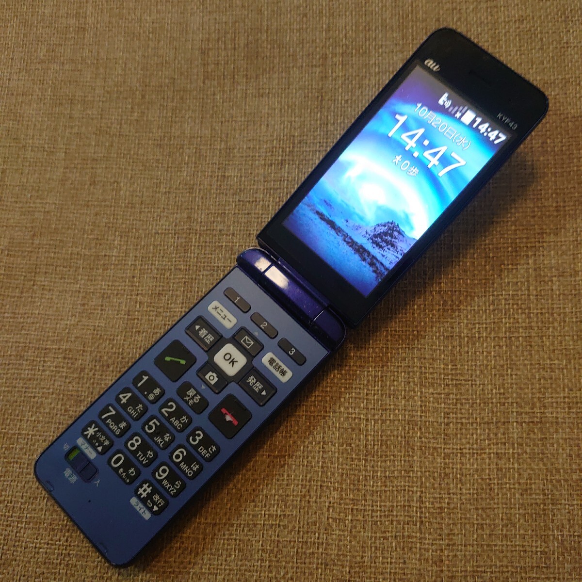 Yahoo!オークション - KYF43 au 液晶に購入時のフィルム貼ったまま ブ...