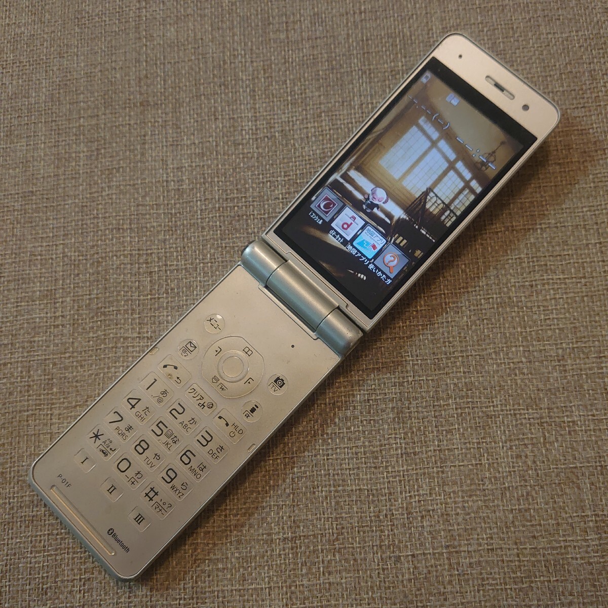 Yahoo!オークション - 美品 P-01F docomo ゴールド