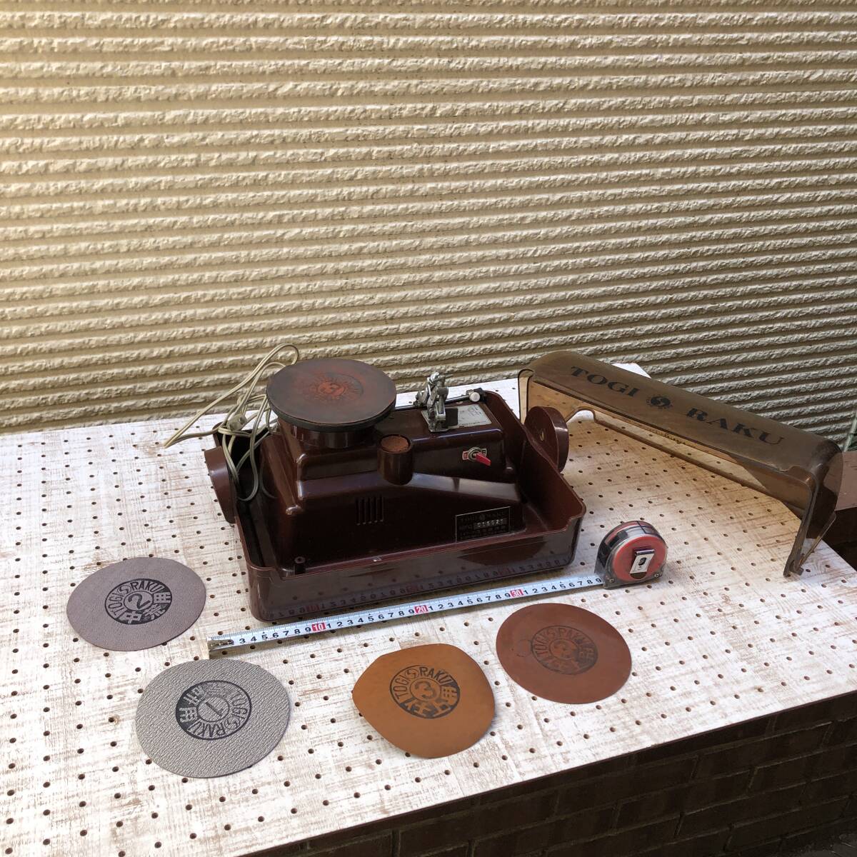 回転 付属品多数 理容 電動研磨機 島理研 TOGI RAKU MFG トギラーク ハサミ 剃刀 バリカン などに 2226(理美容店用品)｜売買されたオークション情報、yahooの商品情報を ...