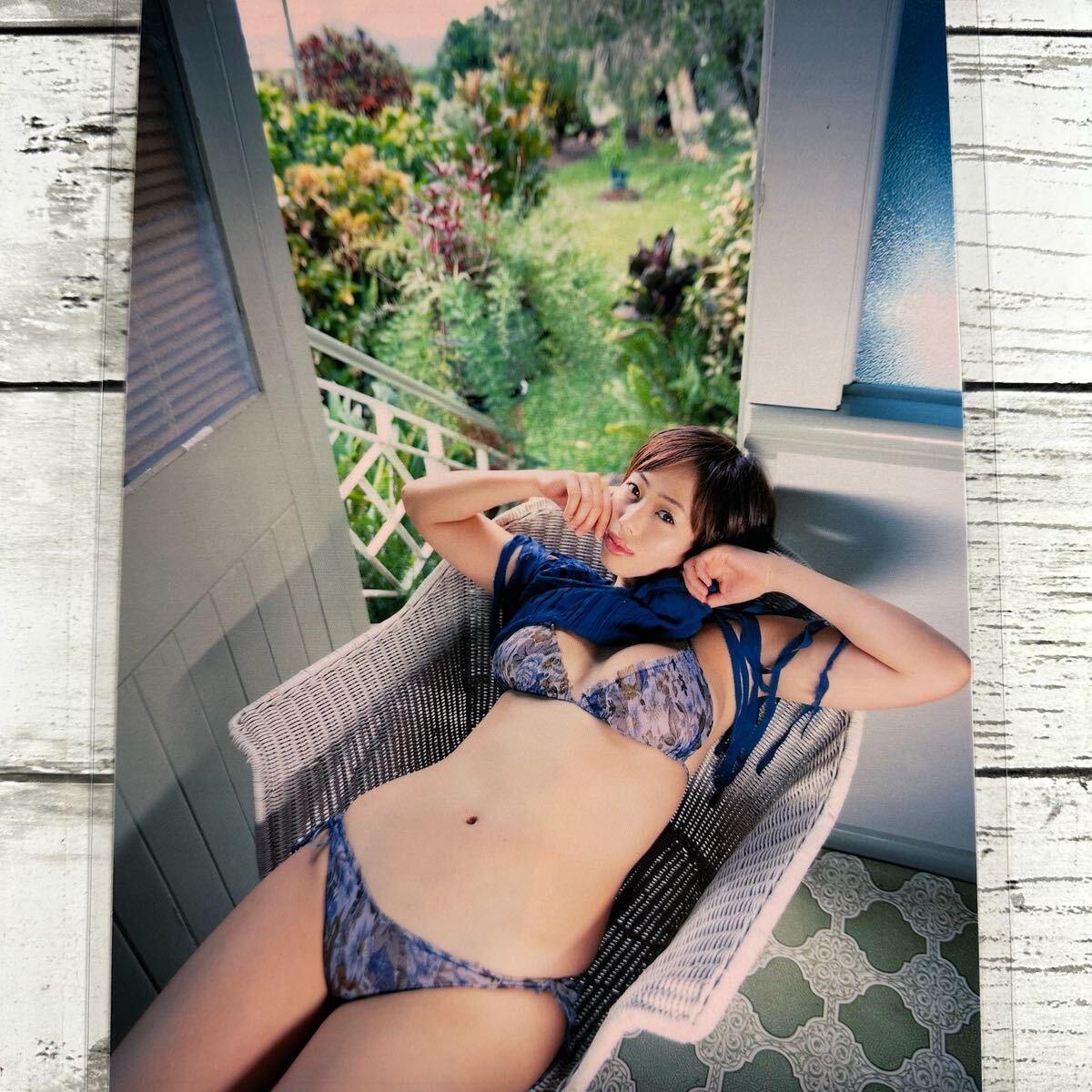 高品質ラミネート処理 井上和香 sabra 2004年9号 雑誌 切り抜き 6P A4フィルム 水着 グラビア アイドル 芸能人 女優(中古)のオークション落札情報