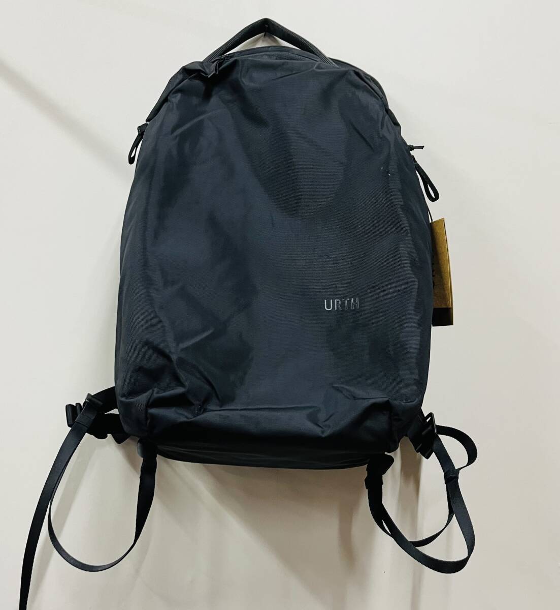 Yahoo!オークション - 新品 タグ付 Urth ノーライト 24L リュックサッ...