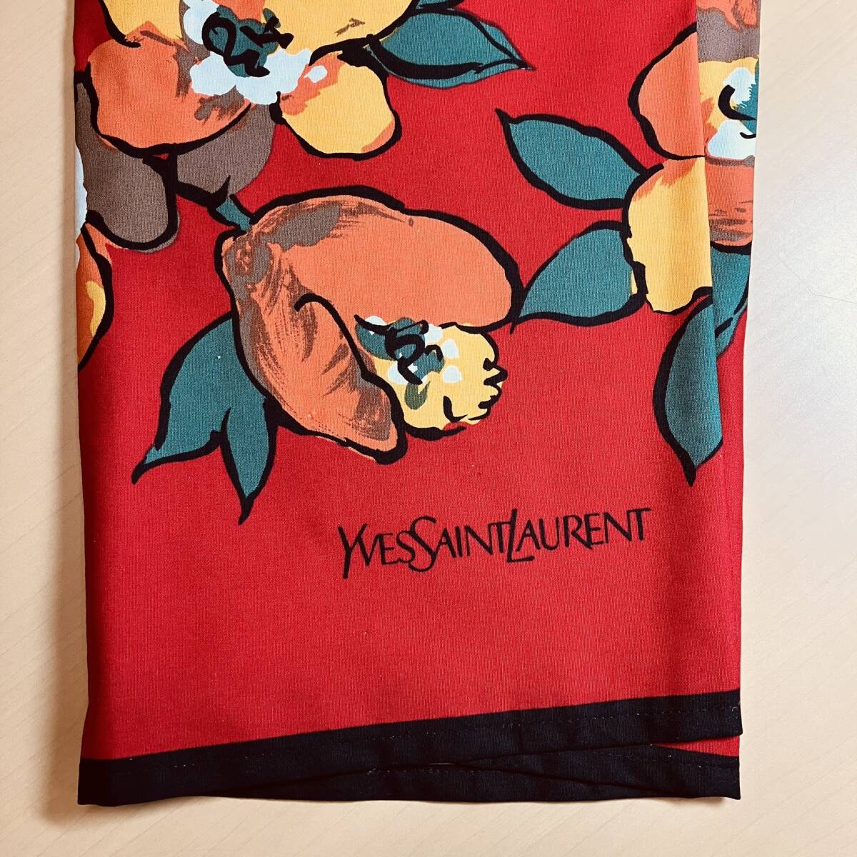 Yahoo!オークション - イヴ・サンローラン エプロン Y-1026（赤）