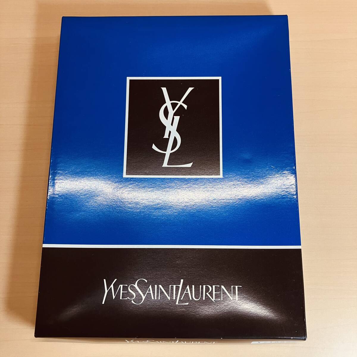 Yahoo!オークション - イヴ・サンローラン エプロン Y-1026（赤）