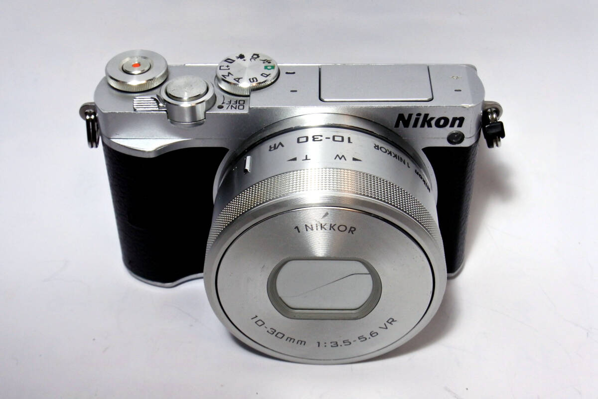 Yahoo!オークション - Nikon1 J5 +PD-ZOOMレンズ+バッテリー+充電器付...