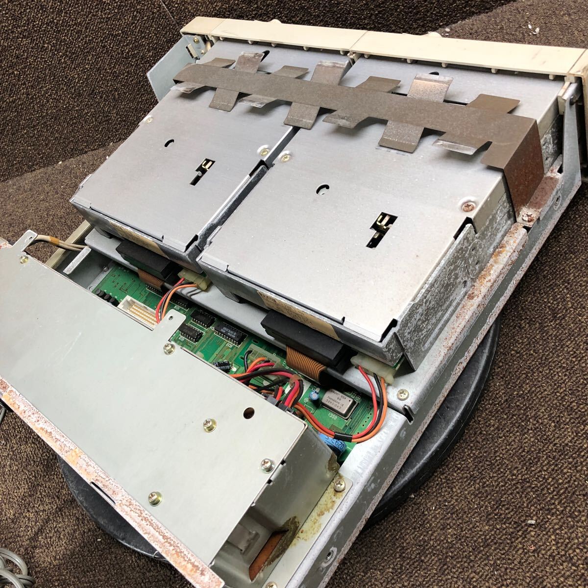 DT98-565 激安 PC98 デスクトップ NEC PC-8801FE HDD欠品 通電 DT98-565 激安 PC98 デスクトップ NEC PC-8801FE HDD欠品 通電