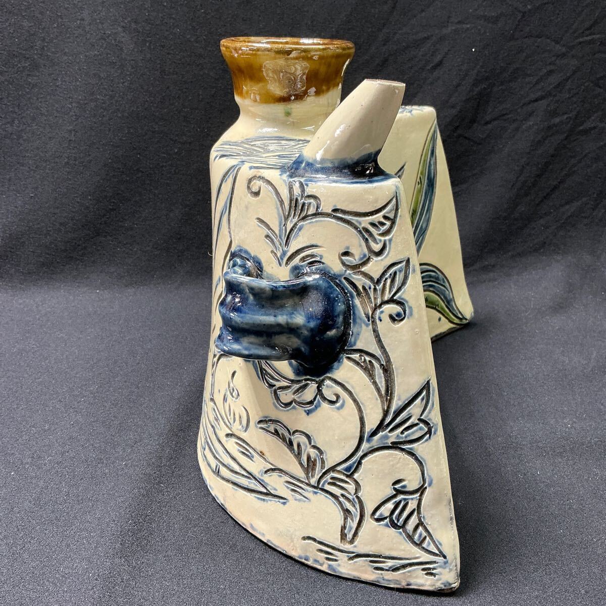 Yahoo!オークション - 【A894】送無 壷屋焼 魚文 抱瓶 幅32.5cm 在銘 ...