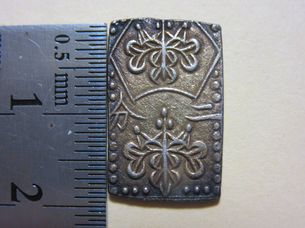 8，古20A 明治二分判金 3，15g(その他)｜売買されたオークション情報、yahooの商品情報をアーカイブ公開 - オークファン（aucfan.com）