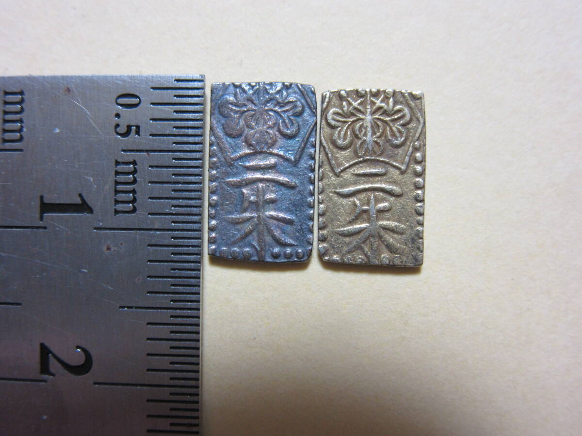 Yahoo!オークション - 11 古33 万延二朱判金 2枚 左0 74g 右...