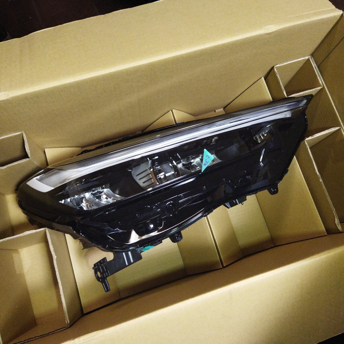 Yahoo!オークション - ホンダ ヴェゼル eHEV RV5 RV6 純正 右 RH ヘッ...