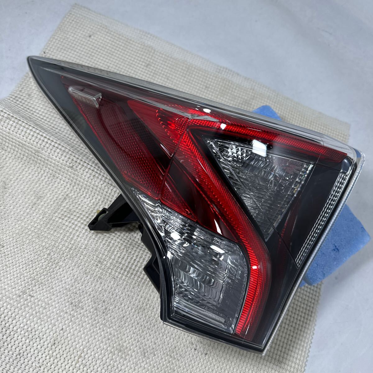 Yahoo!オークション - M34-5-3 良品 プリウス 前期 ZVW50 ZVW51 47-87 ...