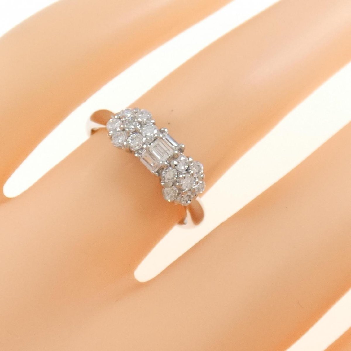 Yahoo!オークション - PT フラワー ダイヤモンド リング 0.47CT