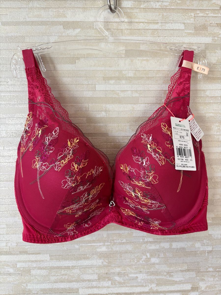 Yahoo!オークション - 「E75」トリンプ 夢みるブラ DeepV 全面花柄 ブ...