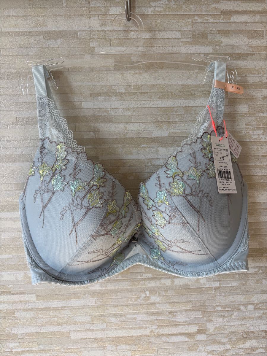 Yahoo!オークション - 「F75」トリンプ 夢みるブラ DeepV 全面花柄 ブ...