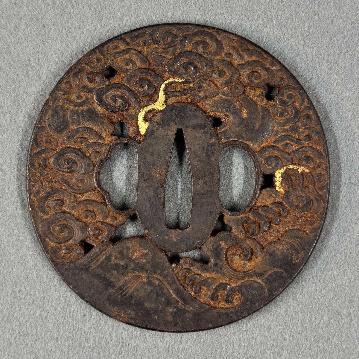 10043Q 刀装具 刀剣 鍔 銘在 中川勝継 花押 直径8.3㎝ 138g 雲竜図 光永作 幅5.6㎝ 76g 松と騎馬兵 彫金 太刀 脇差 経年保管品 現状品(鍔、刀装具)｜売買された ...