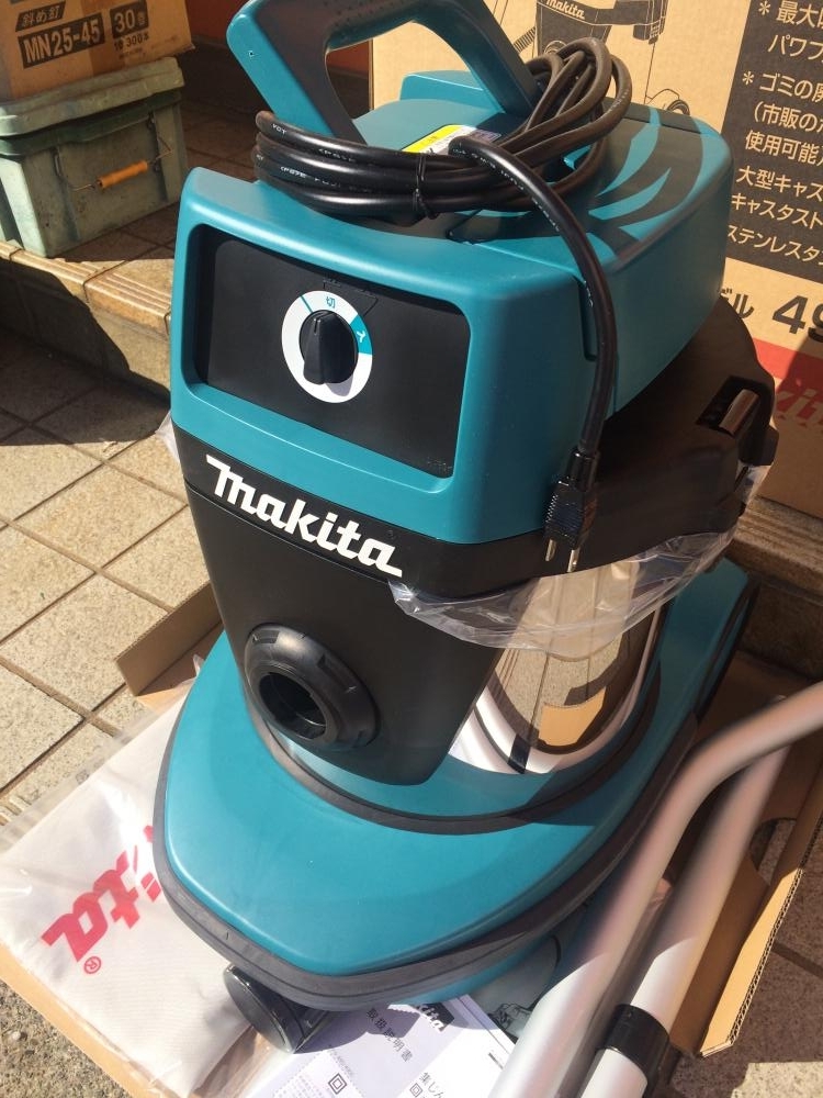 Yahoo!オークション - 003 未使用品・即決価格 マキタ 集じん機 490S ...