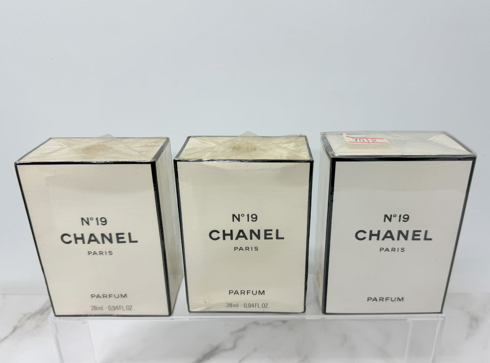 Yahoo!オークション - 未使用 香水まとめ CHANEL シャネル N°19 Chri...