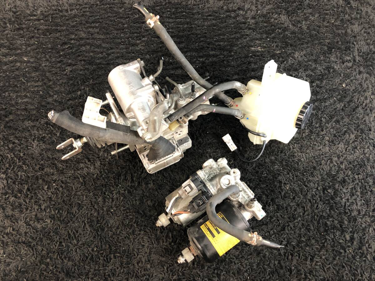 プリウス ZVW30 ABSアクチュエーター ブレーキブースターポンプ付 47210-47300 47070-47050 打刻EB 2009年 822987(トヨタ用)｜売買されたオークション ...