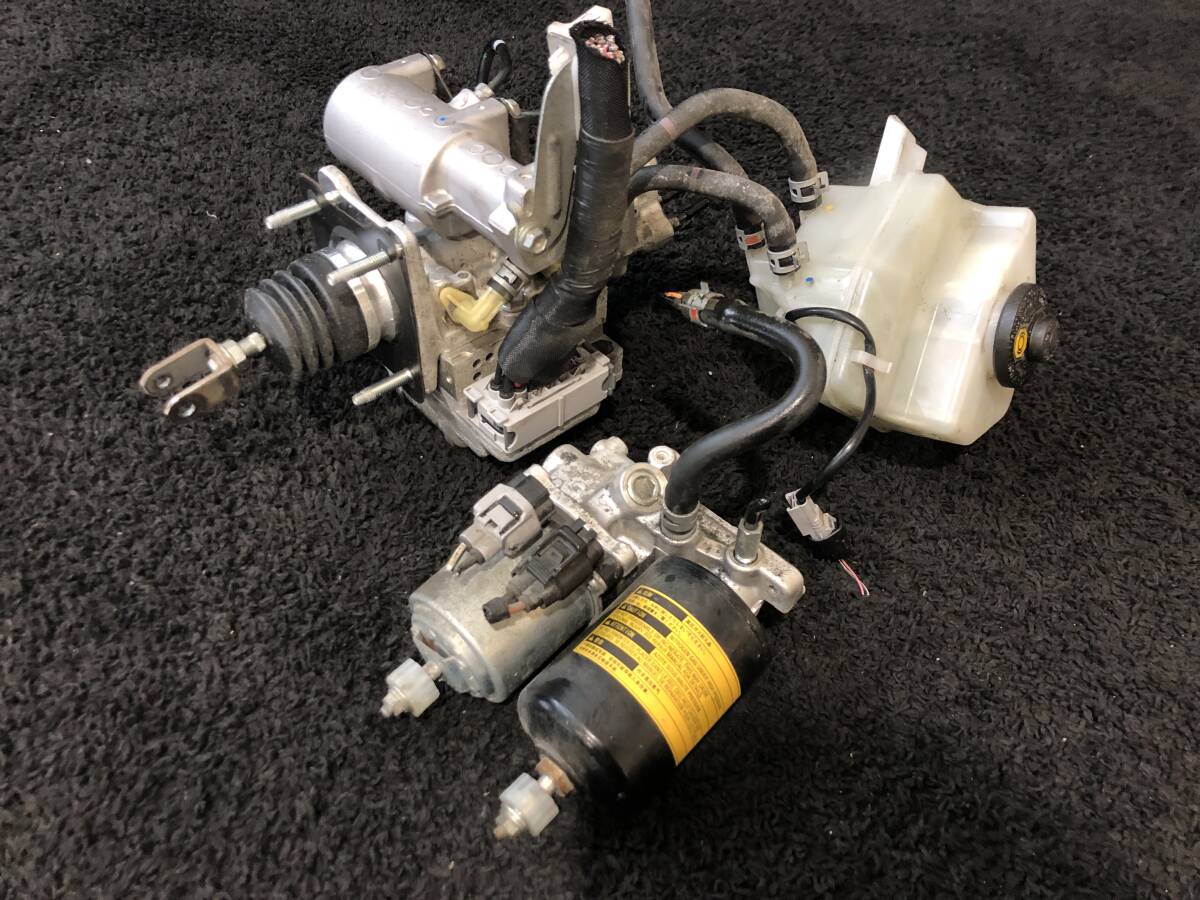 プリウス ZVW30 ABSアクチュエーター ブレーキブースターポンプ付 47210-47450 47070-47050 打刻WA 2015年 826193(その他)｜売買されたオークション ...