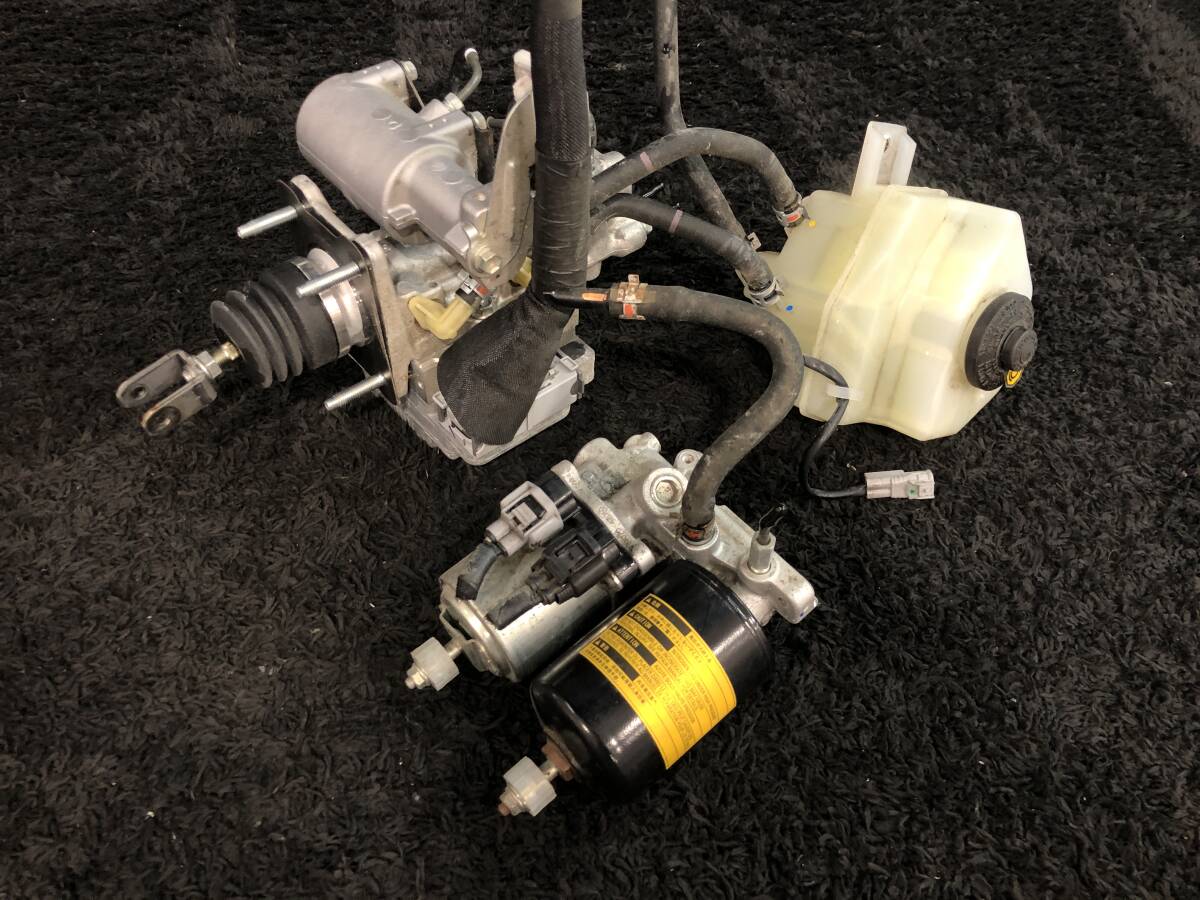 プリウス ZVW30 ABSアクチュエーター ブレーキブースターポンプ付 47210-47330 47070-47050 打刻：RA 2012年 827955(トヨタ用)｜売買された ...