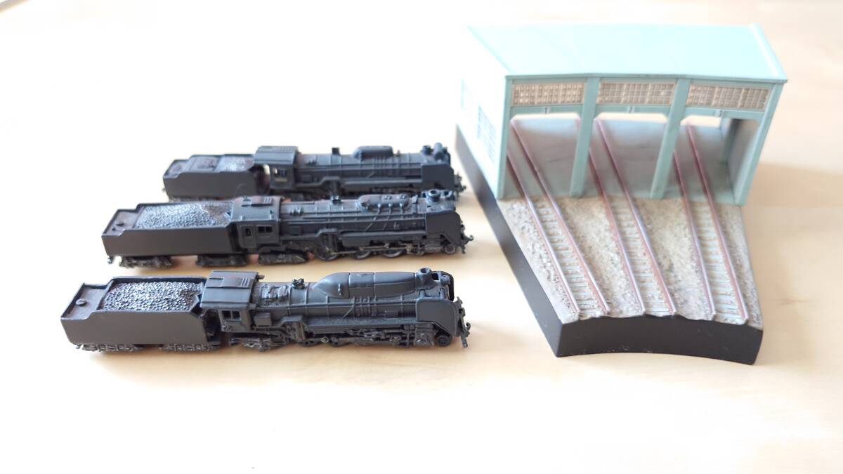 Yahoo!オークション - 鉄道ファンSL情景フィギュア 扇形庫SL3両付き