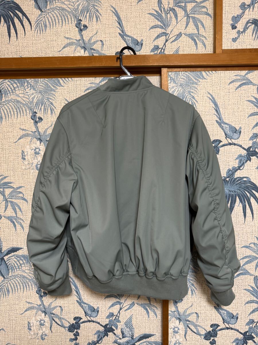 日本代購代標第一品牌【樂淘letao】－試着のみ。サイズL UNIQLO ユニクロ 二点セット UNIQLO C スムースコットンクルーネックセーター ベージュ。ボマージャケット グリーン。