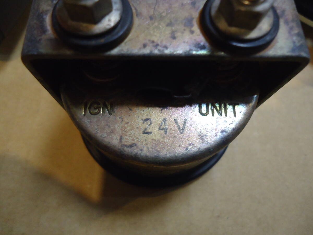 Yahoo!オークション - 三菱ジープ j54 後期 J53 燃料メーター 24V『フ...