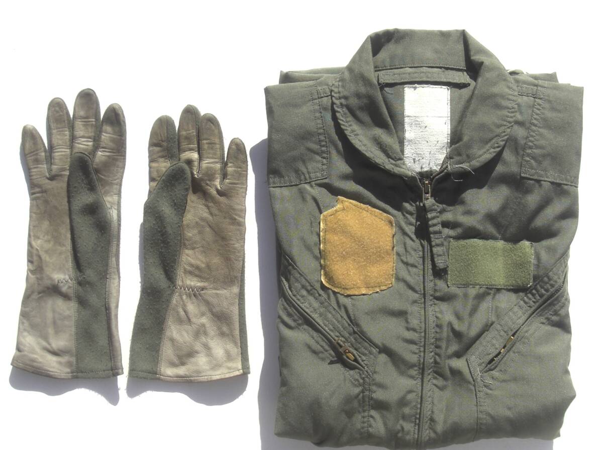 Yahoo!オークション - 米軍 パイロットスーツ CWU-27P 44L 大尉階級章 ...